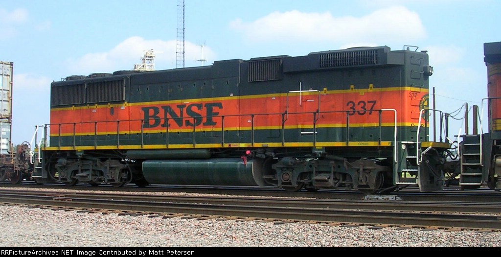 BNSF 337 GP60B